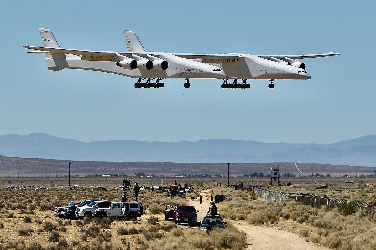 Largest aircraft ever flown completes record-breaking flight test | The ...