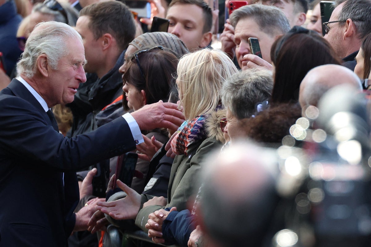 Queen queue latest: King Charles and Prince William make surprise visit ...