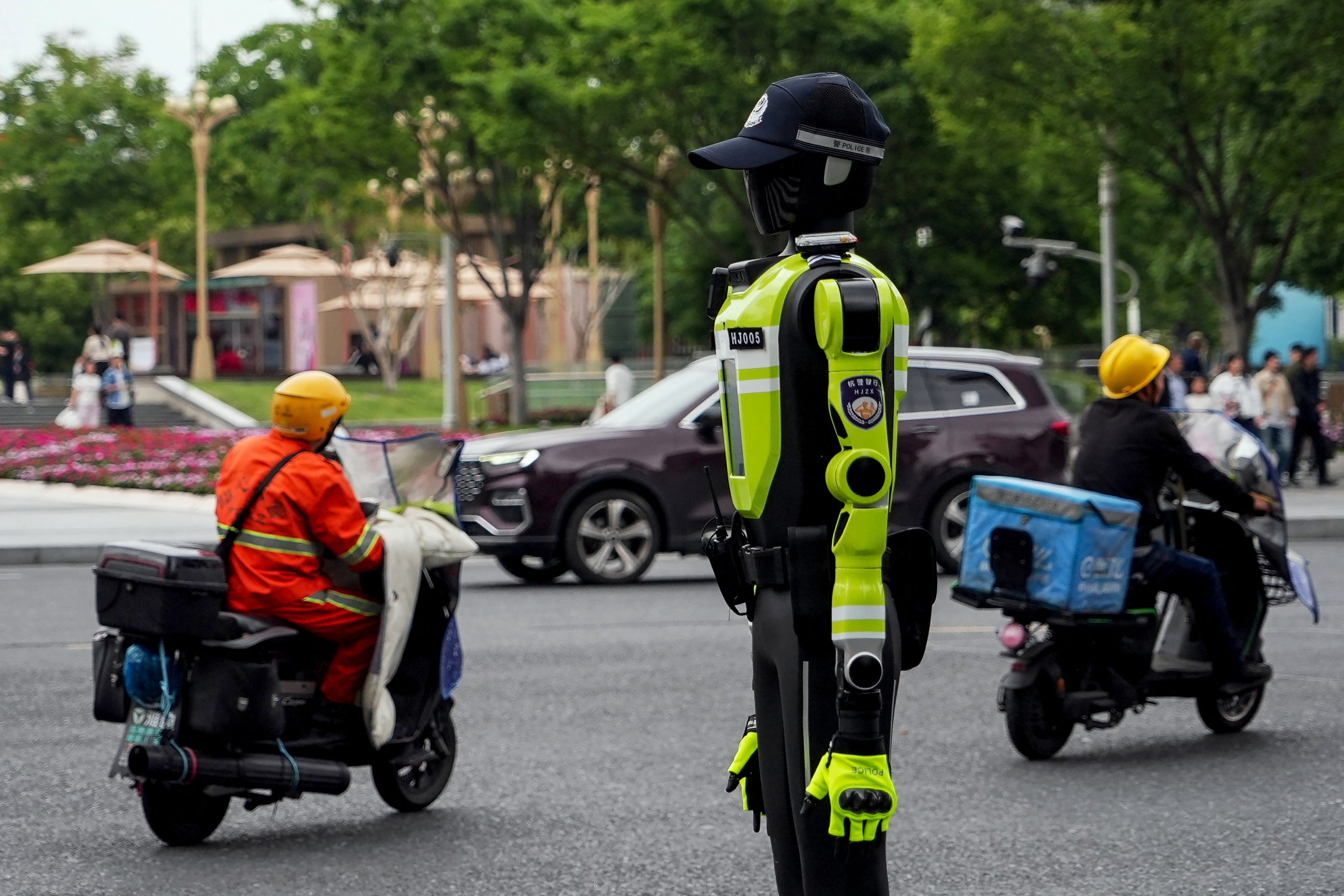 China is giving all humanoid robots unique ID numbers to monitor safety ...