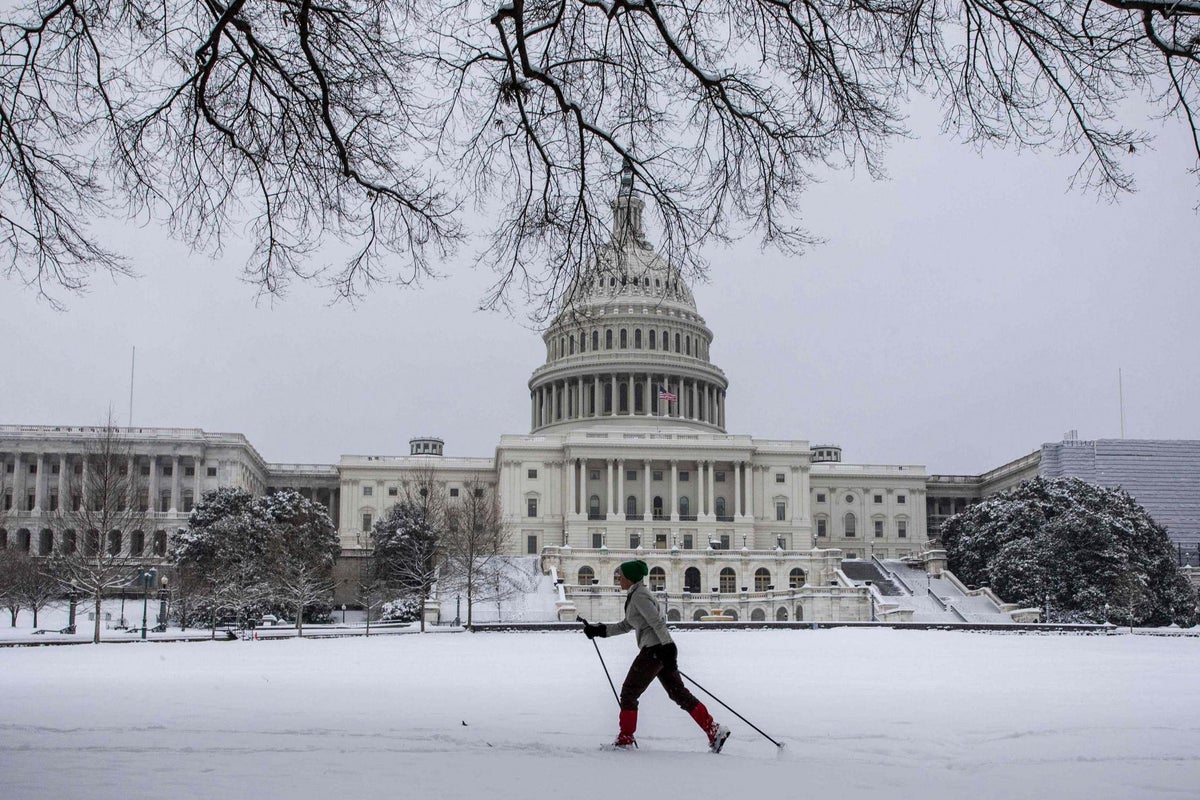 US weather: Americans told 'not to breathe deeply or talk' outside as ...